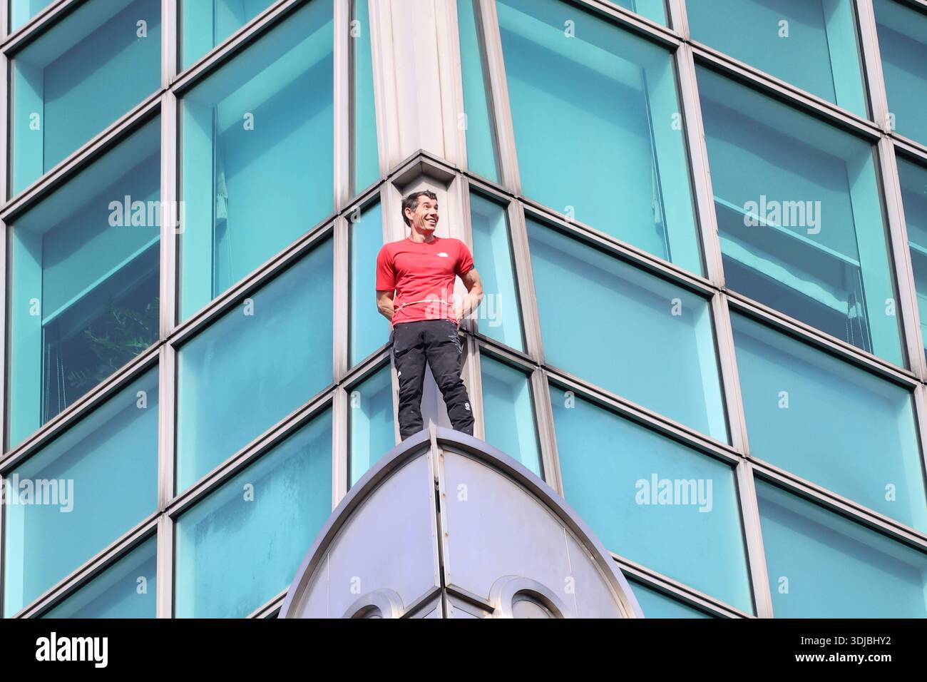 TAIPEI, CHINA - JANUARY 25, 2026 - American climber Alex Honnold climbs ...