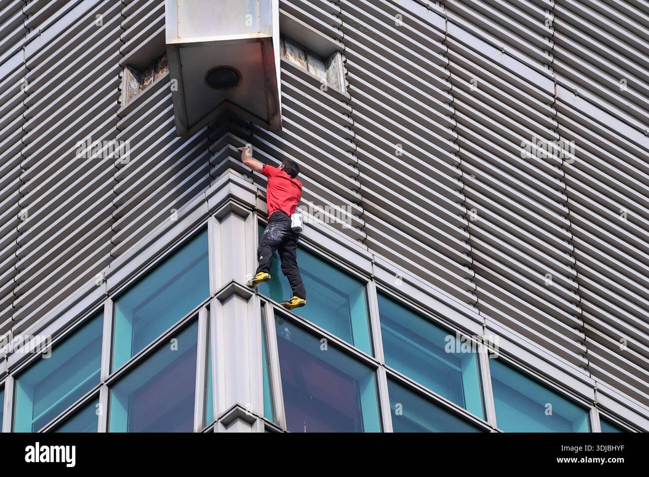 TAIPEI, CHINA - JANUARY 25, 2026 - American climber Alex Honnold climbs ...