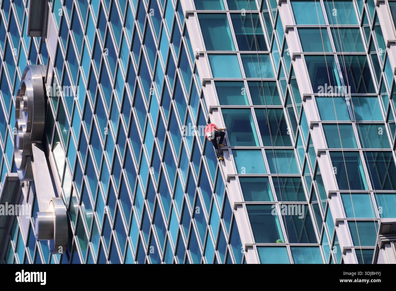 TAIPEI, CHINA - JANUARY 25, 2026 - American climber Alex Honnold climbs ...