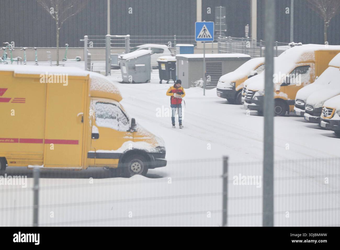 Hannover, Niedersachsen, Deutschland, 26.01.2026: DHL-Zustellbasis am ...