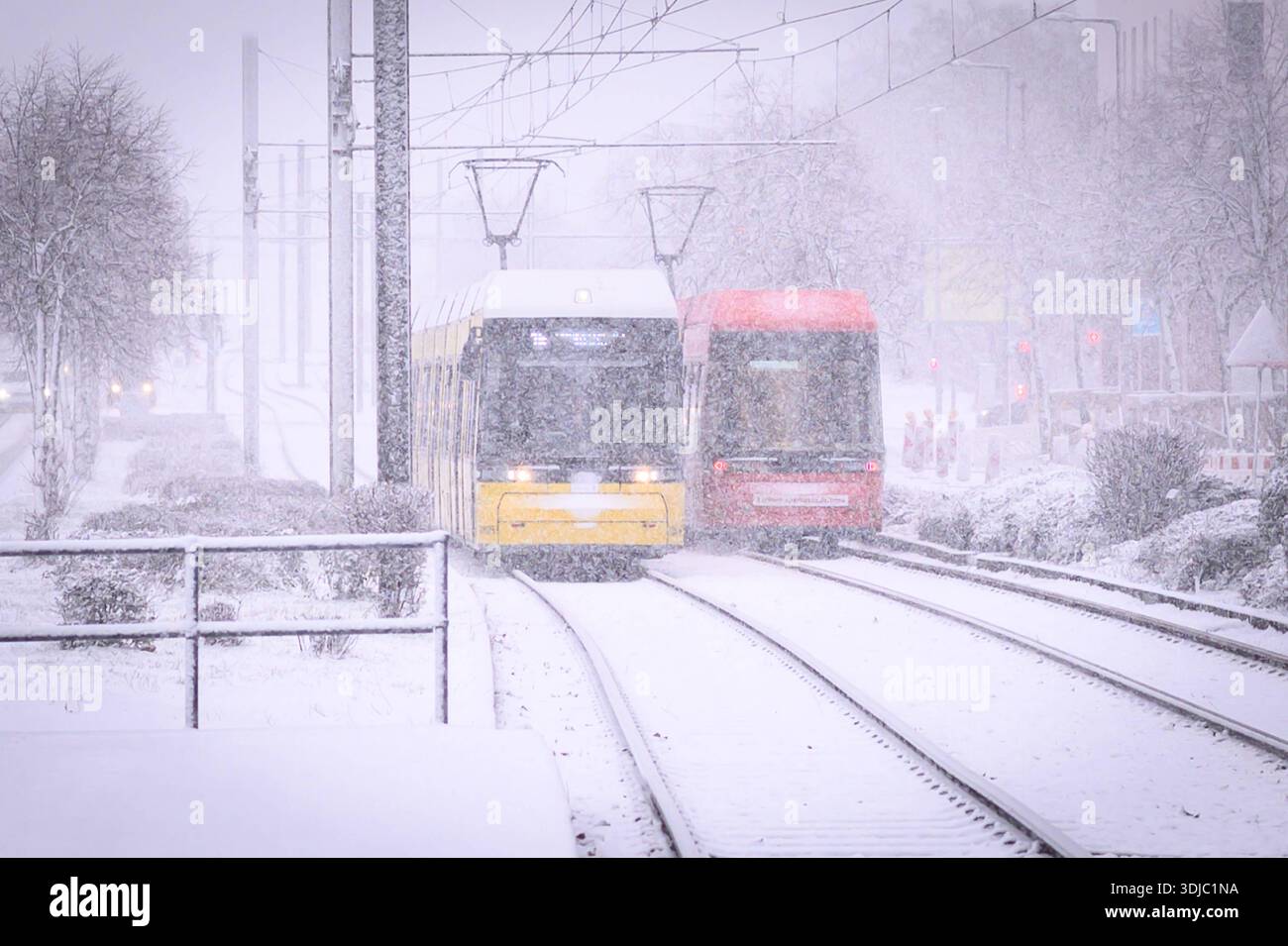 Schneewetter in Berlin Schneefall in Berlin am 03.01.2026. Berlin ...