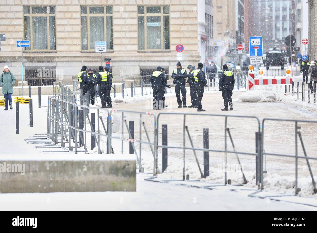 Hamburg, Deutschland, 26.01.2026: Handelskammer: Polizei an der ...