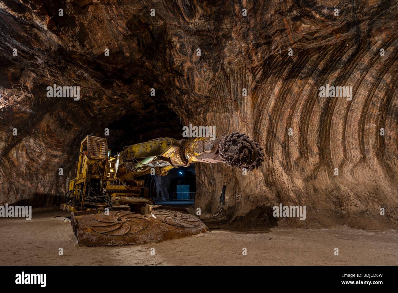 Tunnel boring machine operating hi-res stock photography and images - Alamy
