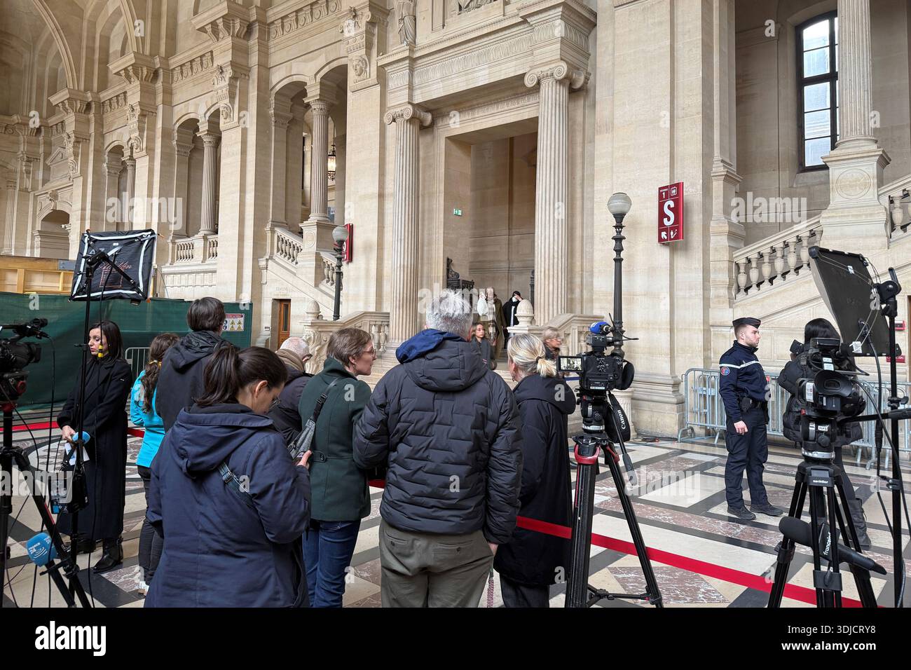 26 January 2026, France, Paris: Media representatives gather in front ...