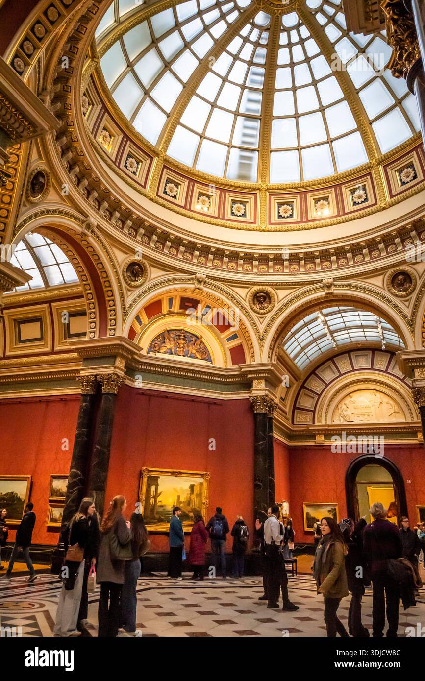 The national gallery london interior hi-res stock photography and ...