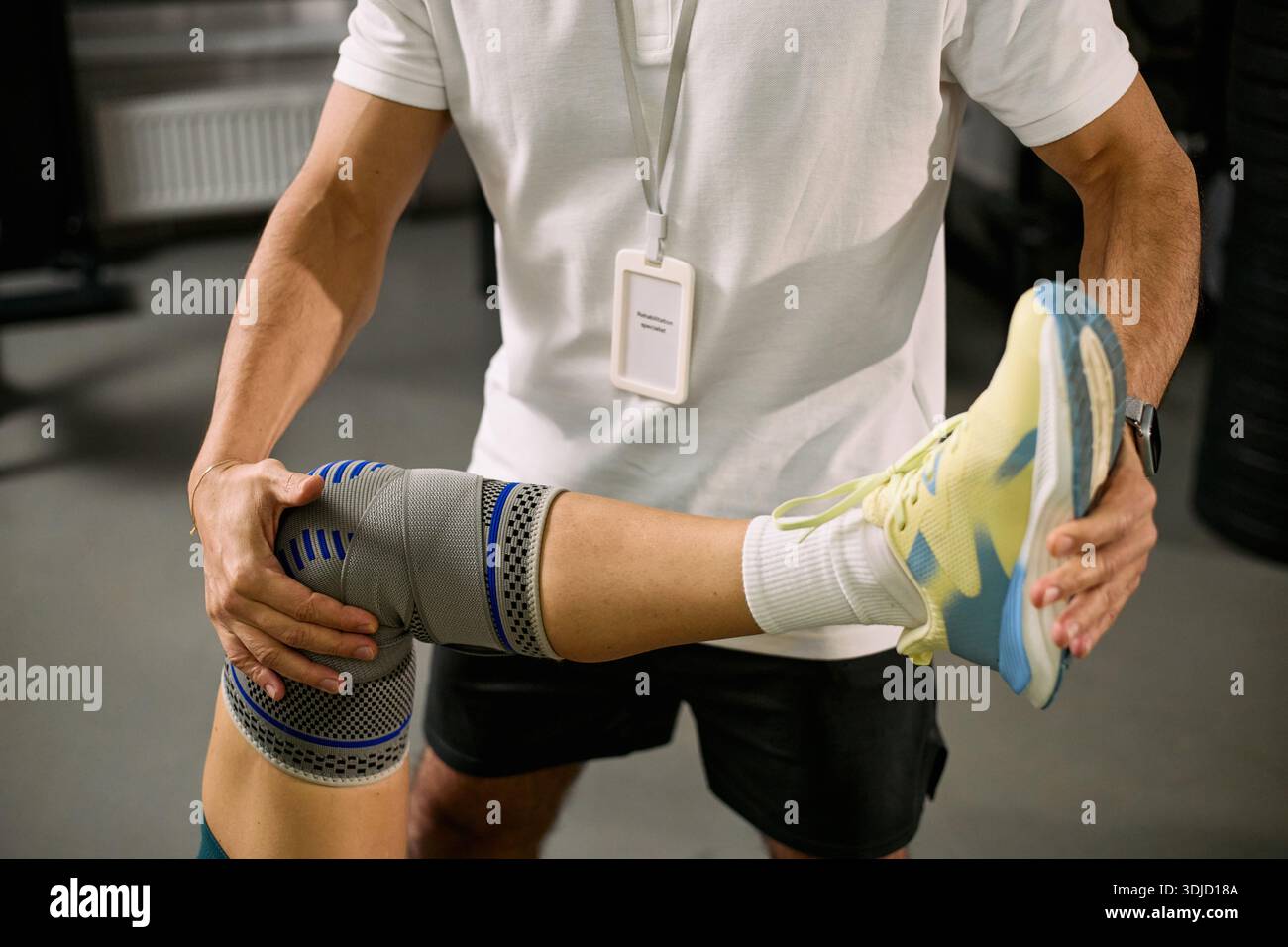 Woman wearing a leg brace hi-res stock photography and images - Alamy