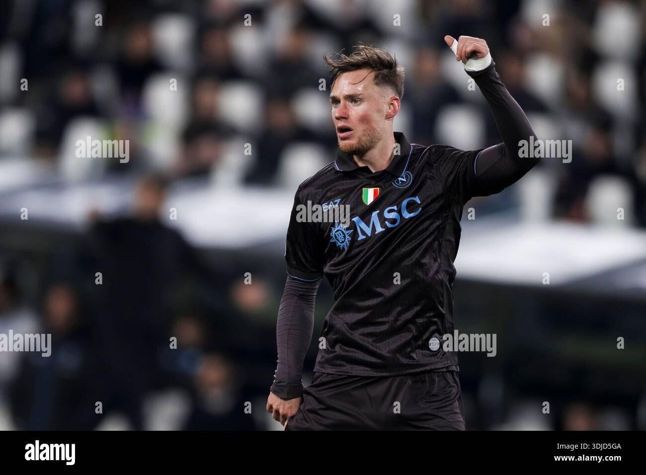 Sam Beukema of SSC Napoli gestures during the Serie A football match ...