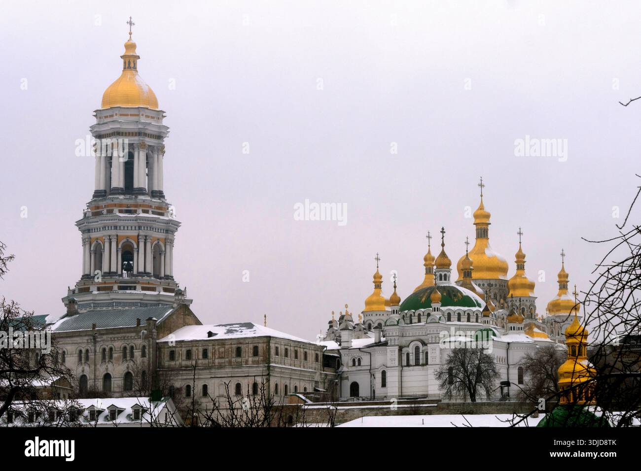 Snow covers the Orthodox Monastery of Caves in Kyiv, Ukraine, Monday ...
