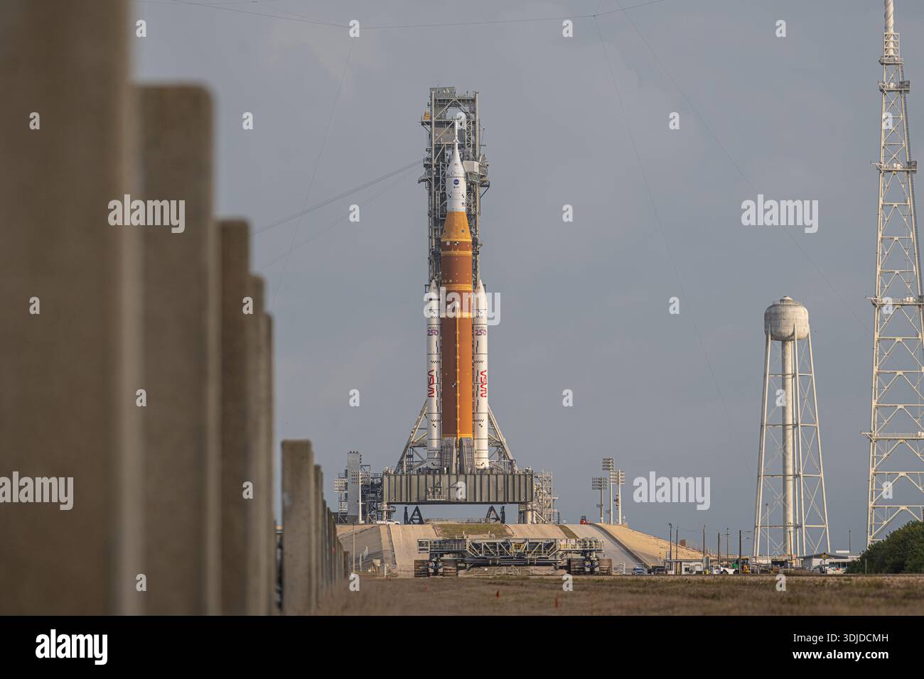NASA preps the SLS rocket at LC-39b for the upcoming Wet Dress ...