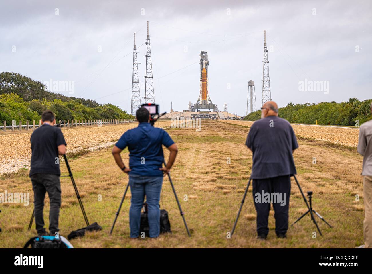 NASA preps the SLS rocket at LC-39b for the upcoming Wet Dress ...
