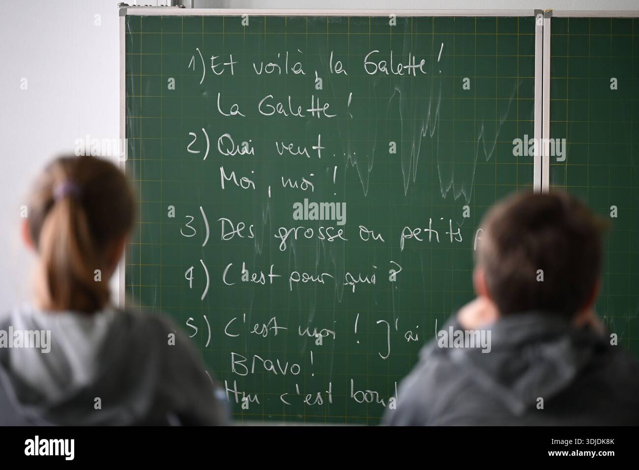 15 January 2026, Rhineland-Palatinate, Mainz: Two pupils are sitting in ...