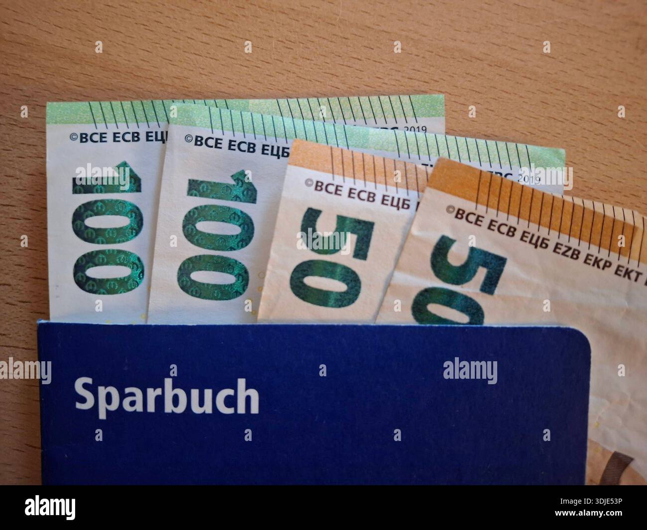 Stockbilder 11/2025 Rentenbescheid mit Geld Hamburg Hamburg Deutschland ...
