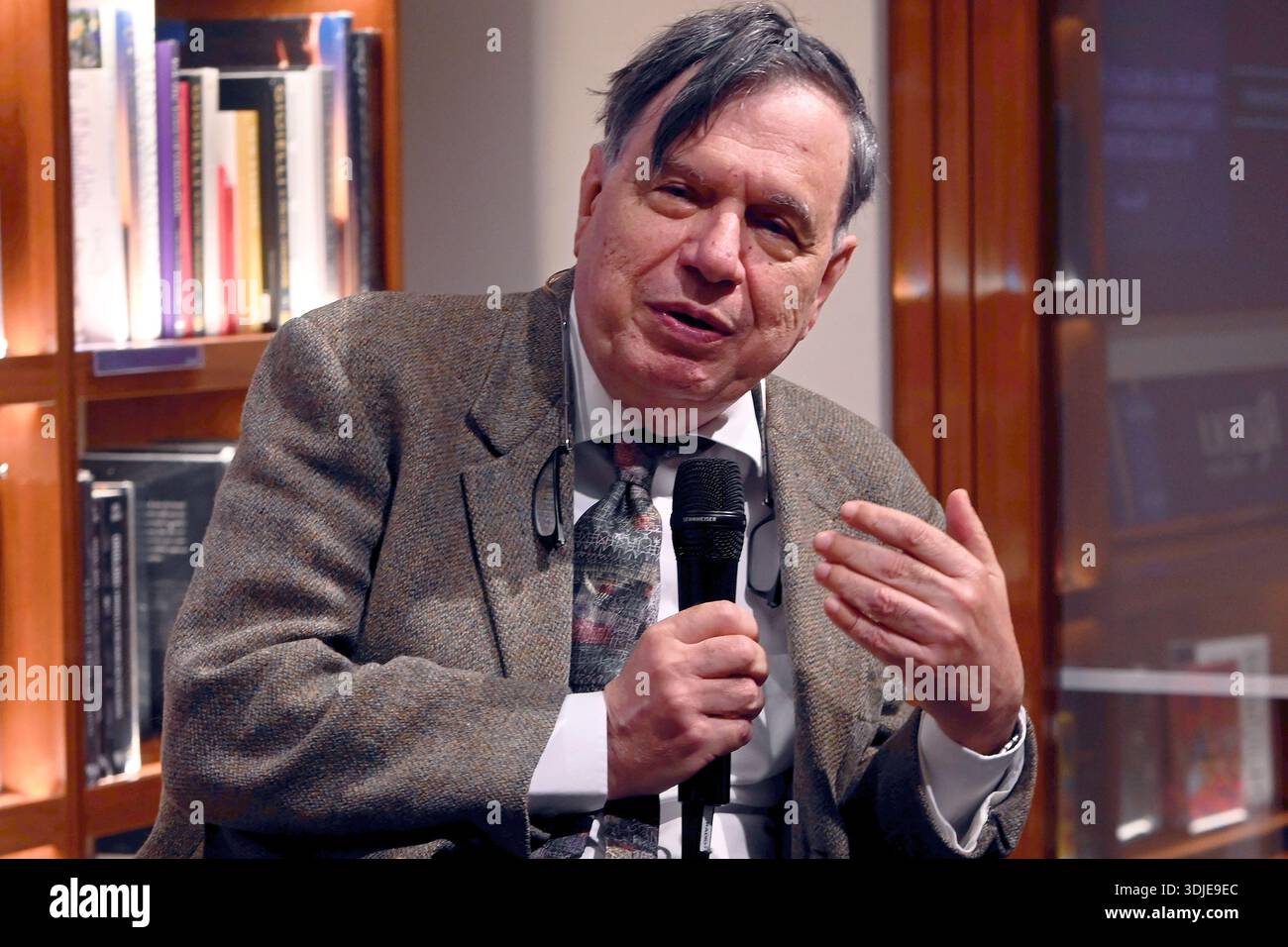 MILAN - Rizzoli Bookstore, Galleria Vittorio Emanuele. Presentation of ...