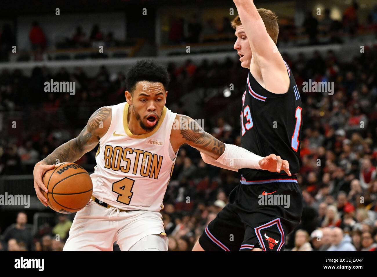 Boston Celtics guard Anfernee Simons (4) moves the ball against Chicago ...