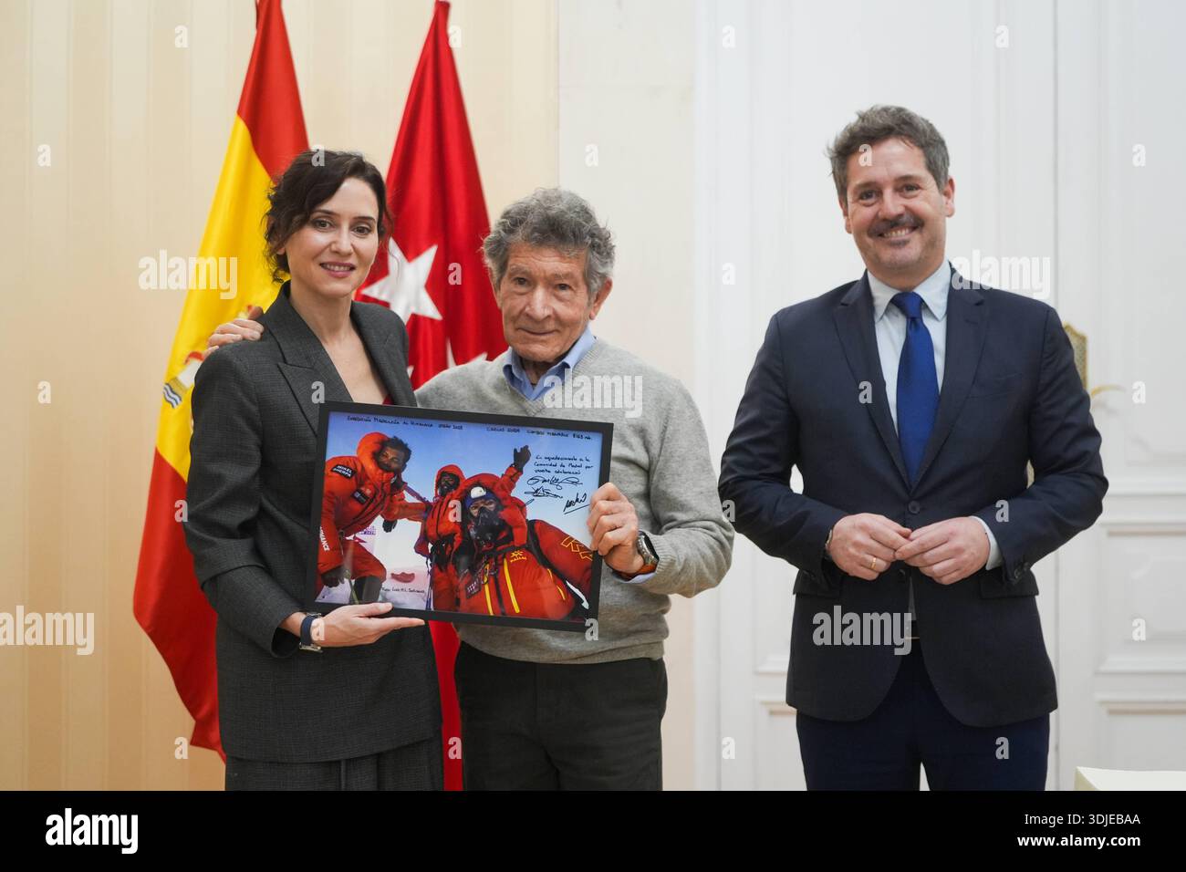 Isabel Díaz Ayuso welcomes mountaineer Carlos Soria, who at 86 years ...
