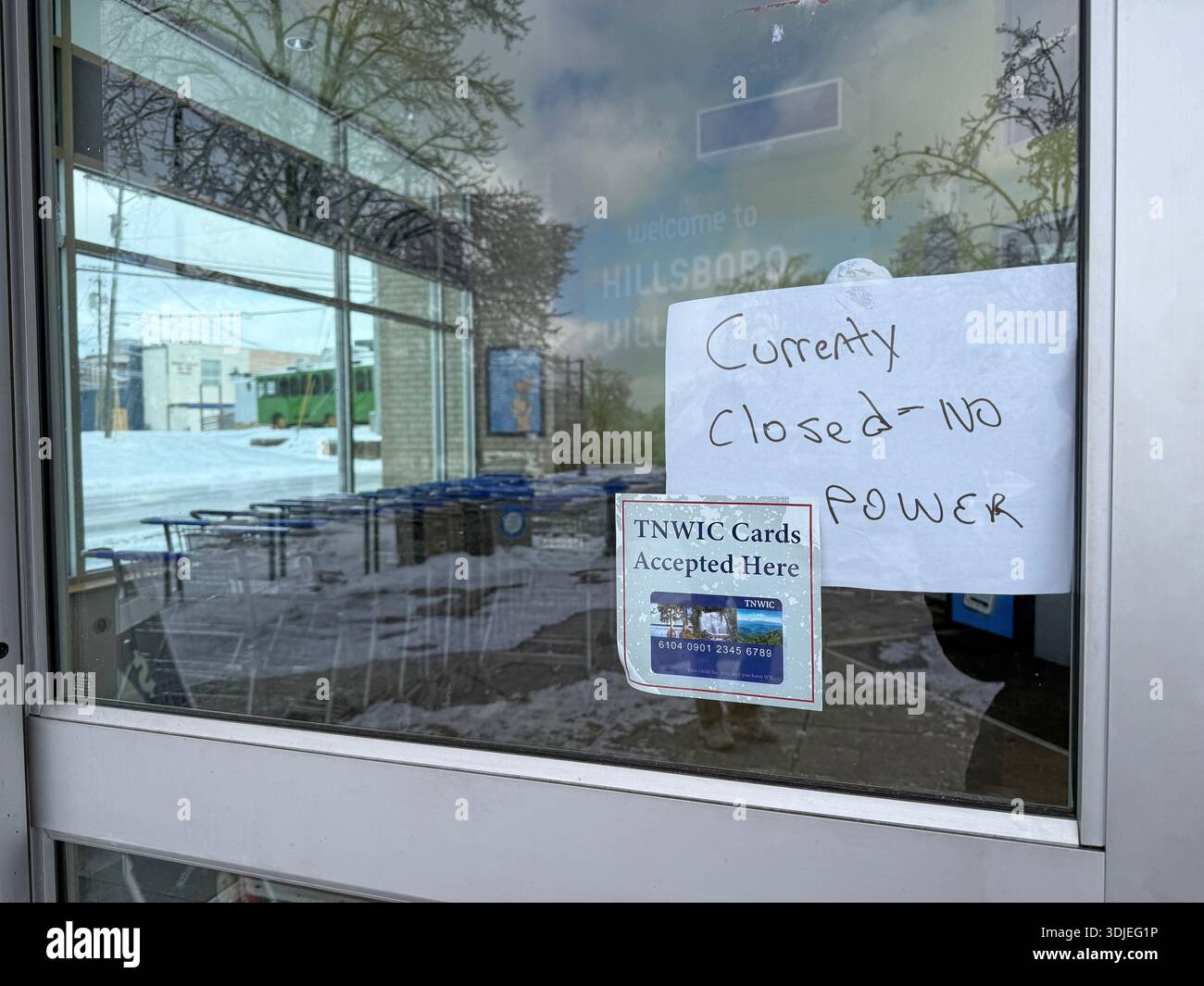 A Kroger grocery store in Nashville, Tenn. remains closed and without ...