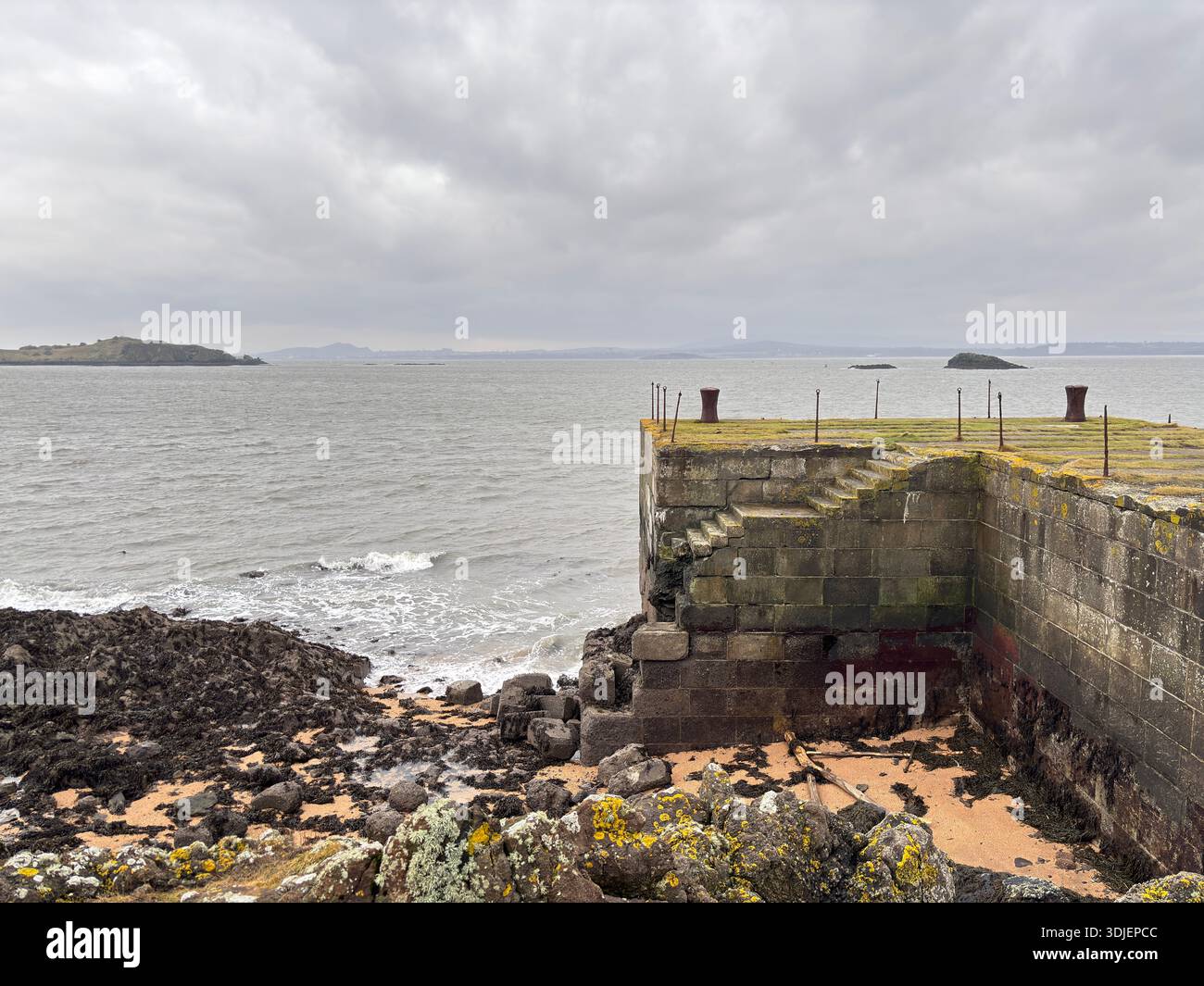 Ww1 remains pier structure braefoot hi-res stock photography and images ...