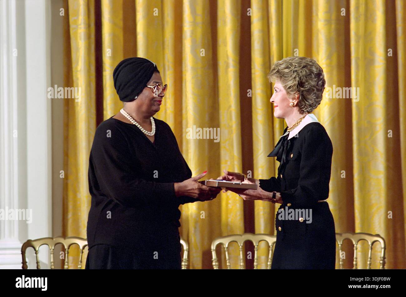 Pearl bailey hi-res stock photography and images - Alamy