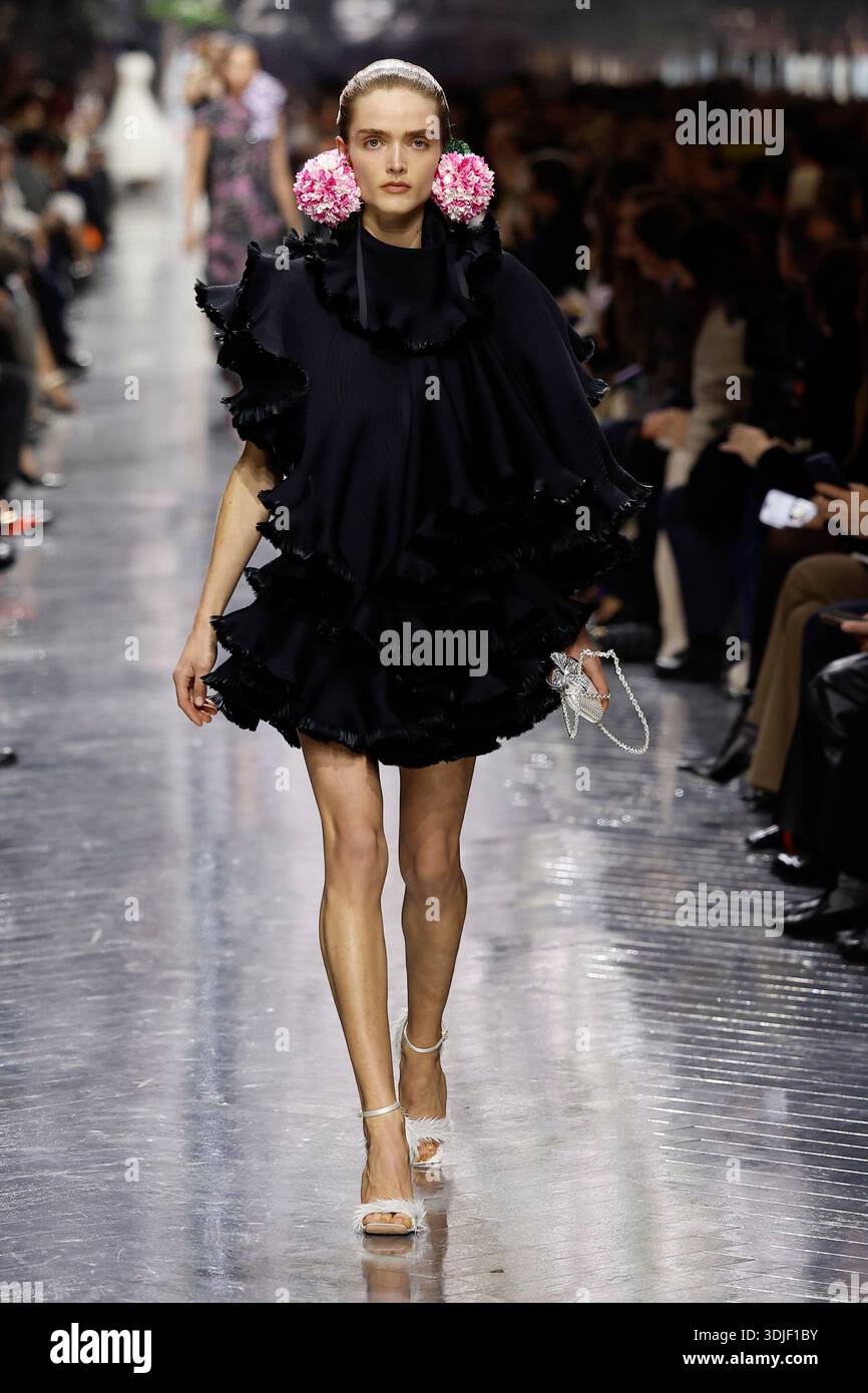 CHRISTIAN DIOR Haute Couture Spring/Summer 2026 Runway during Paris ...