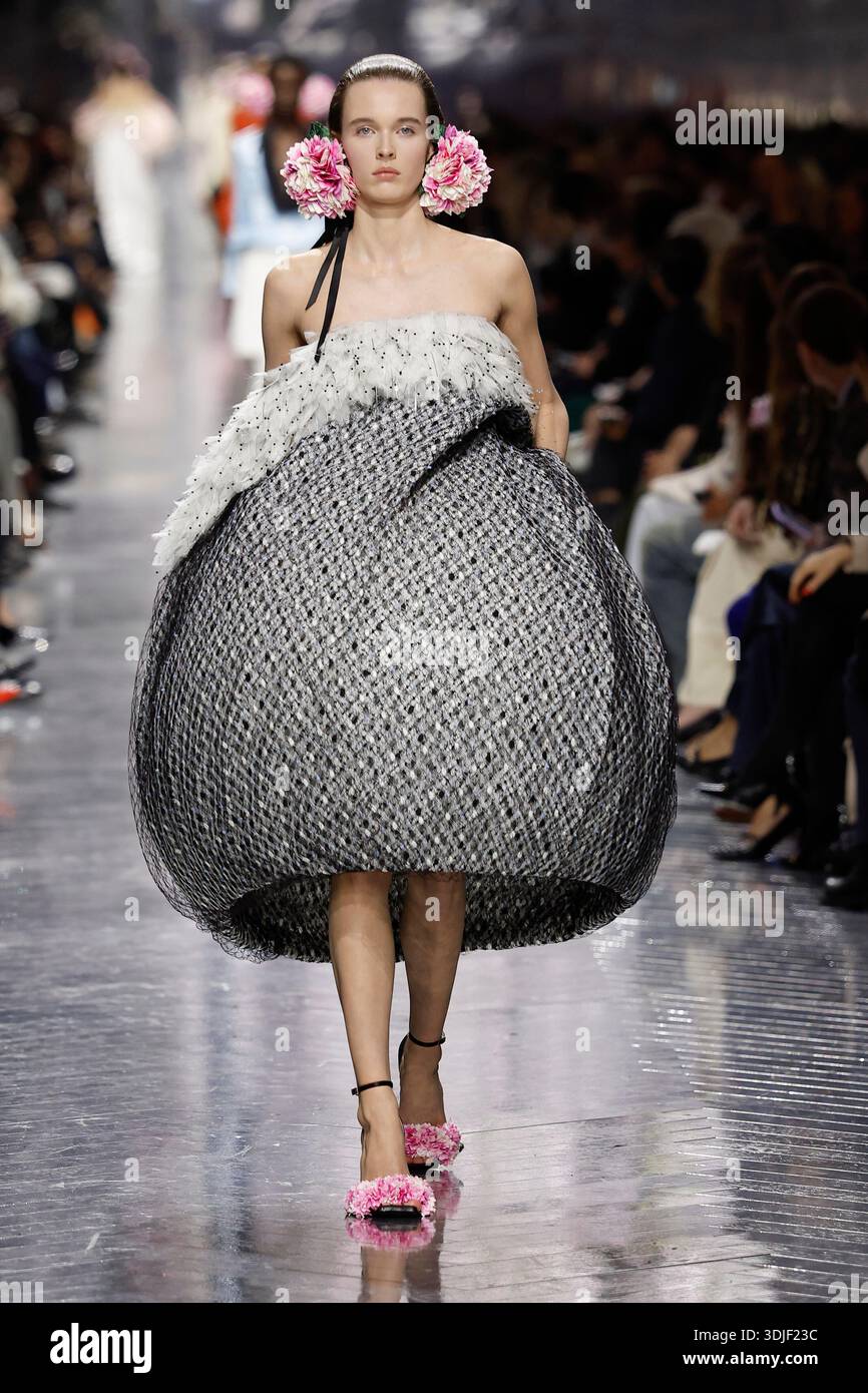 CHRISTIAN DIOR Haute Couture Spring/Summer 2026 Runway during Paris ...