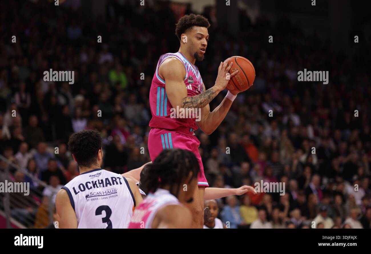 Alijah Comithier (Bonn) am Ball, Telekom Baskets Bonn vs Rostock ...