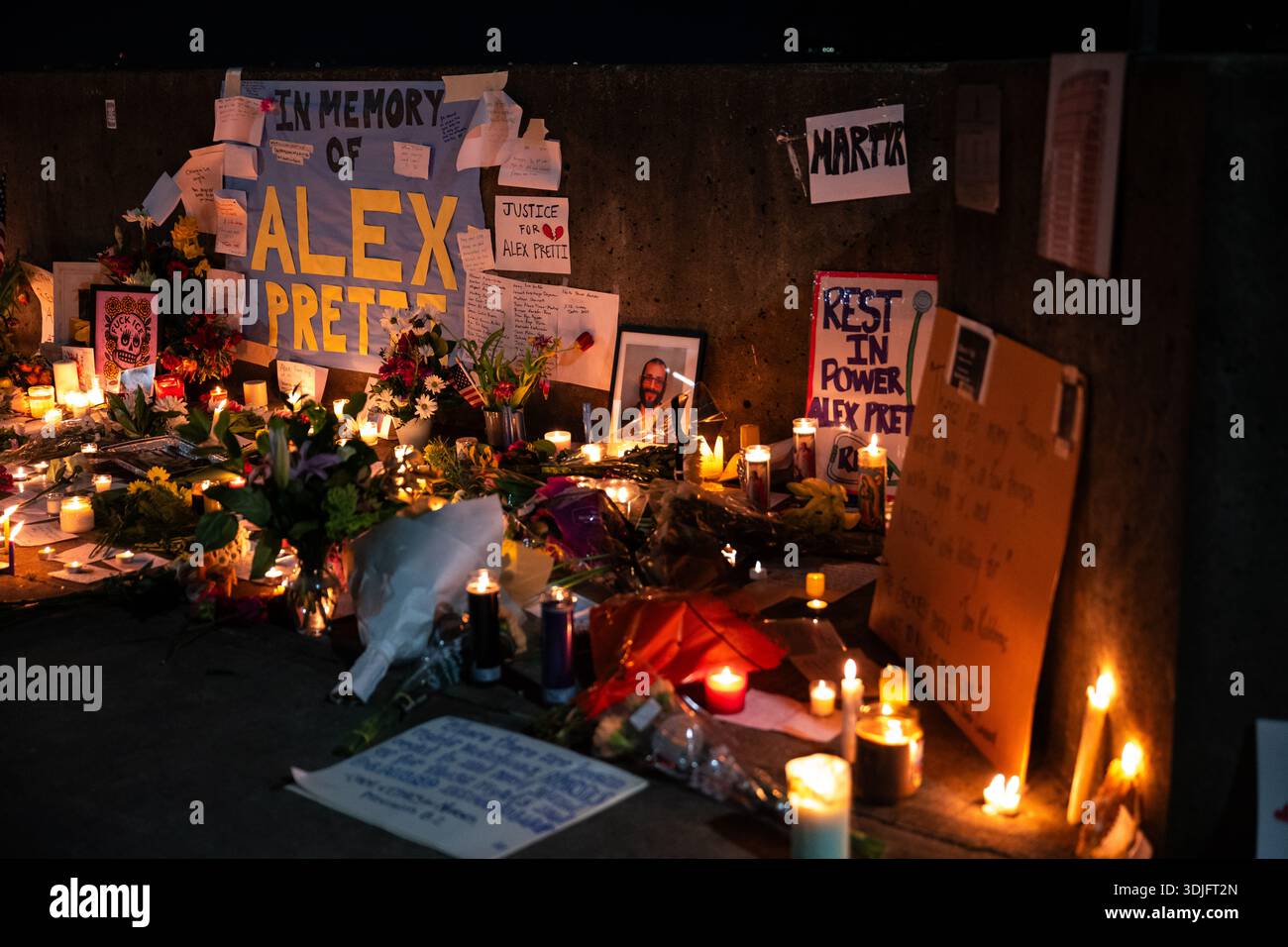 Alex pretti shooting vigil hi-res stock photography and images - Alamy
