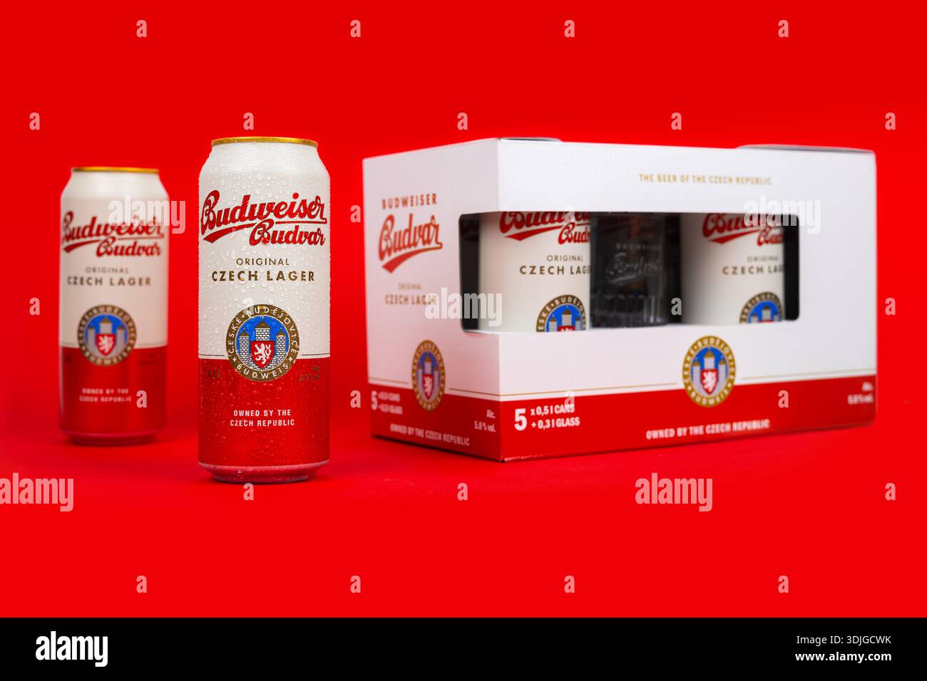 Dnipro, Ukraine 14 oct, 2025: Gift box Budweiser Budvar lager beer in ...