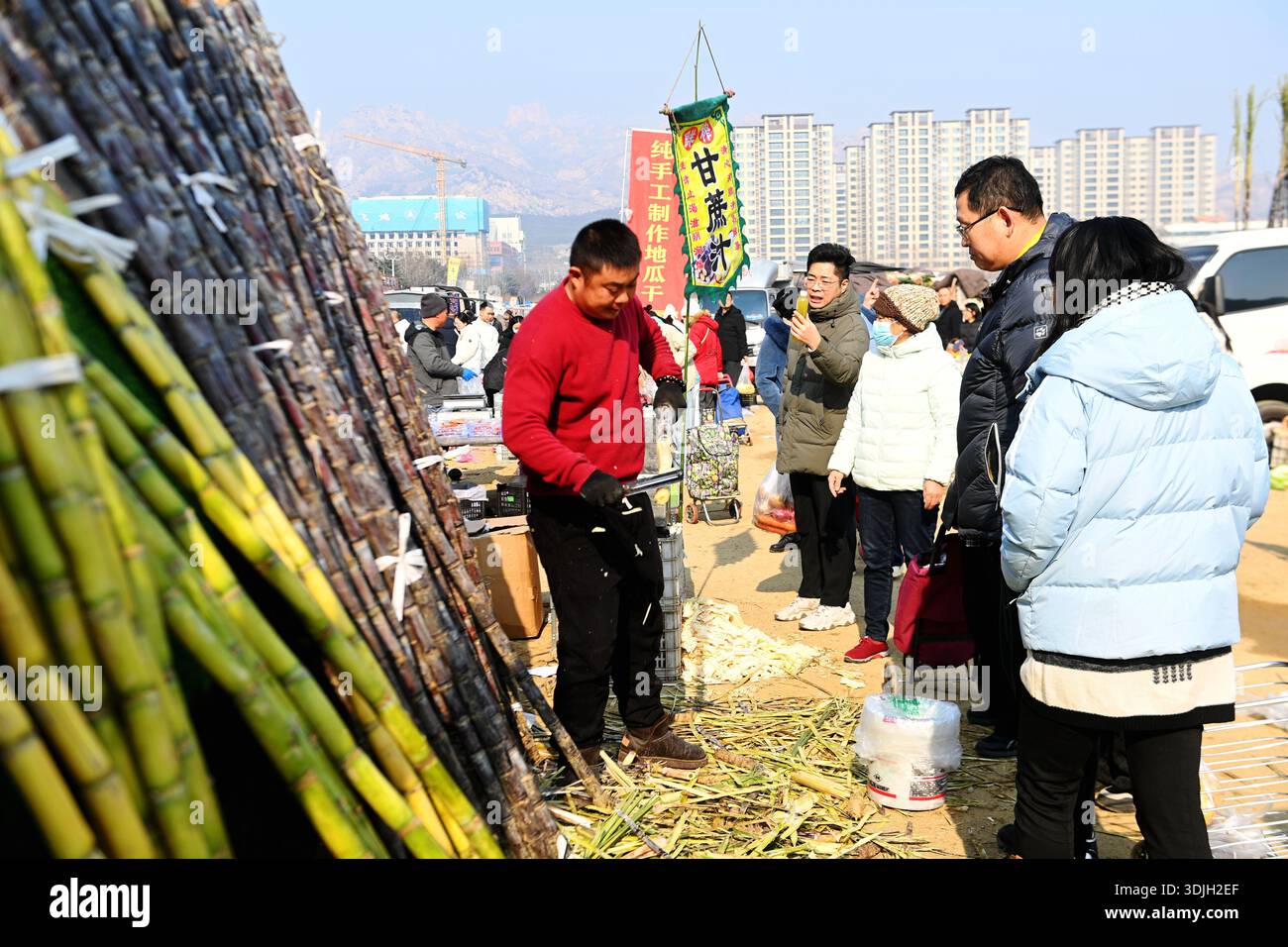 Shoppers crowd at Lingshanwei market for Lunar New Year goods in ...