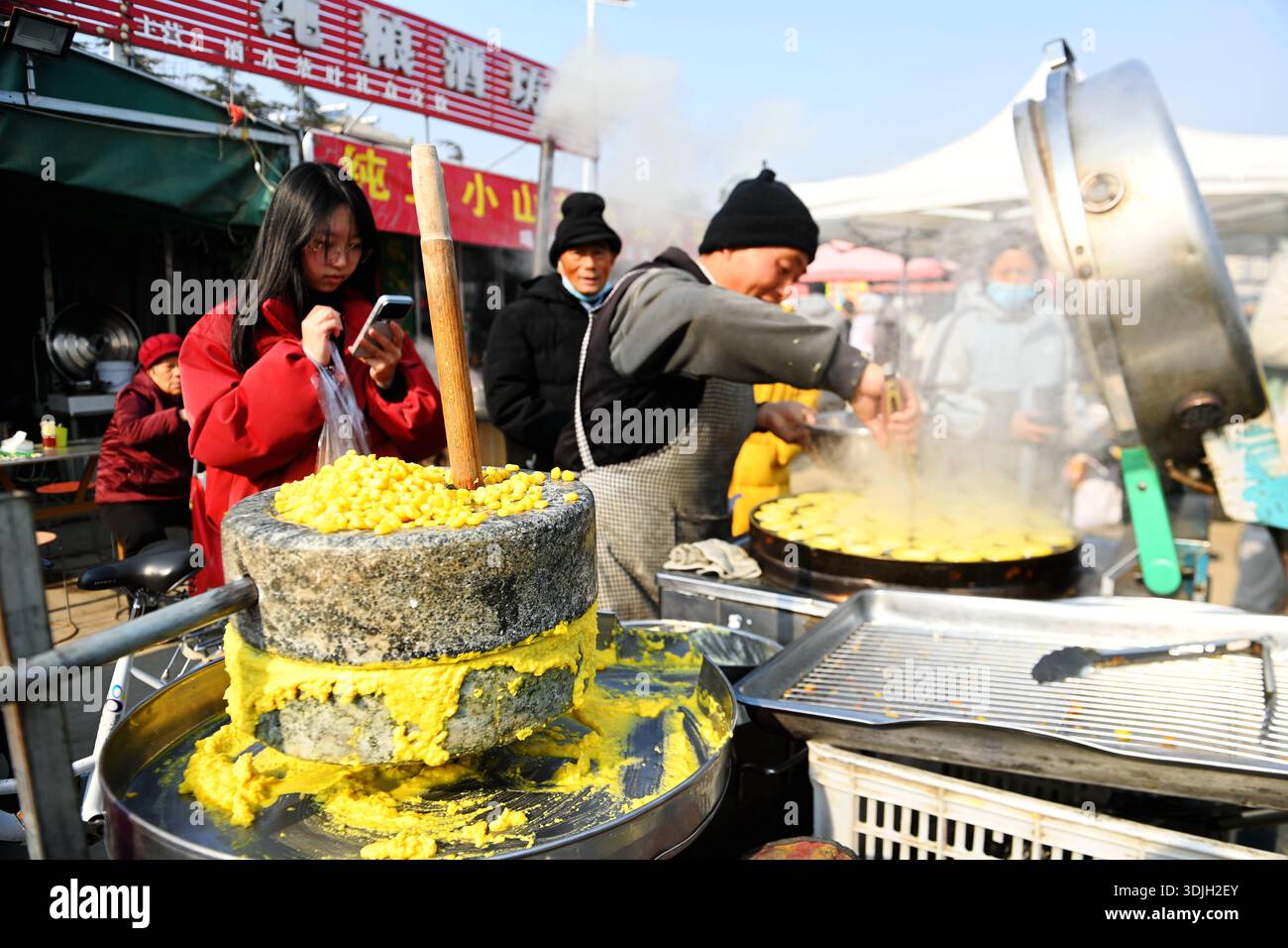 Shoppers crowd at Lingshanwei market for Lunar New Year goods in ...