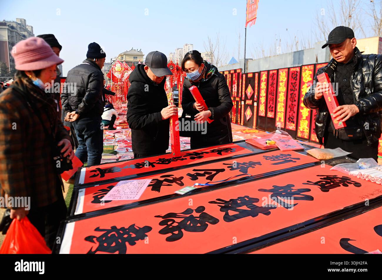 Shoppers crowd at Lingshanwei market for Lunar New Year goods in ...