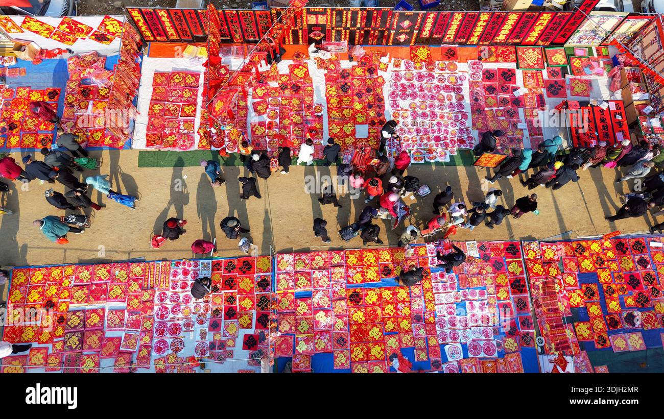 Shoppers crowd at Lingshanwei market for Lunar New Year goods in ...