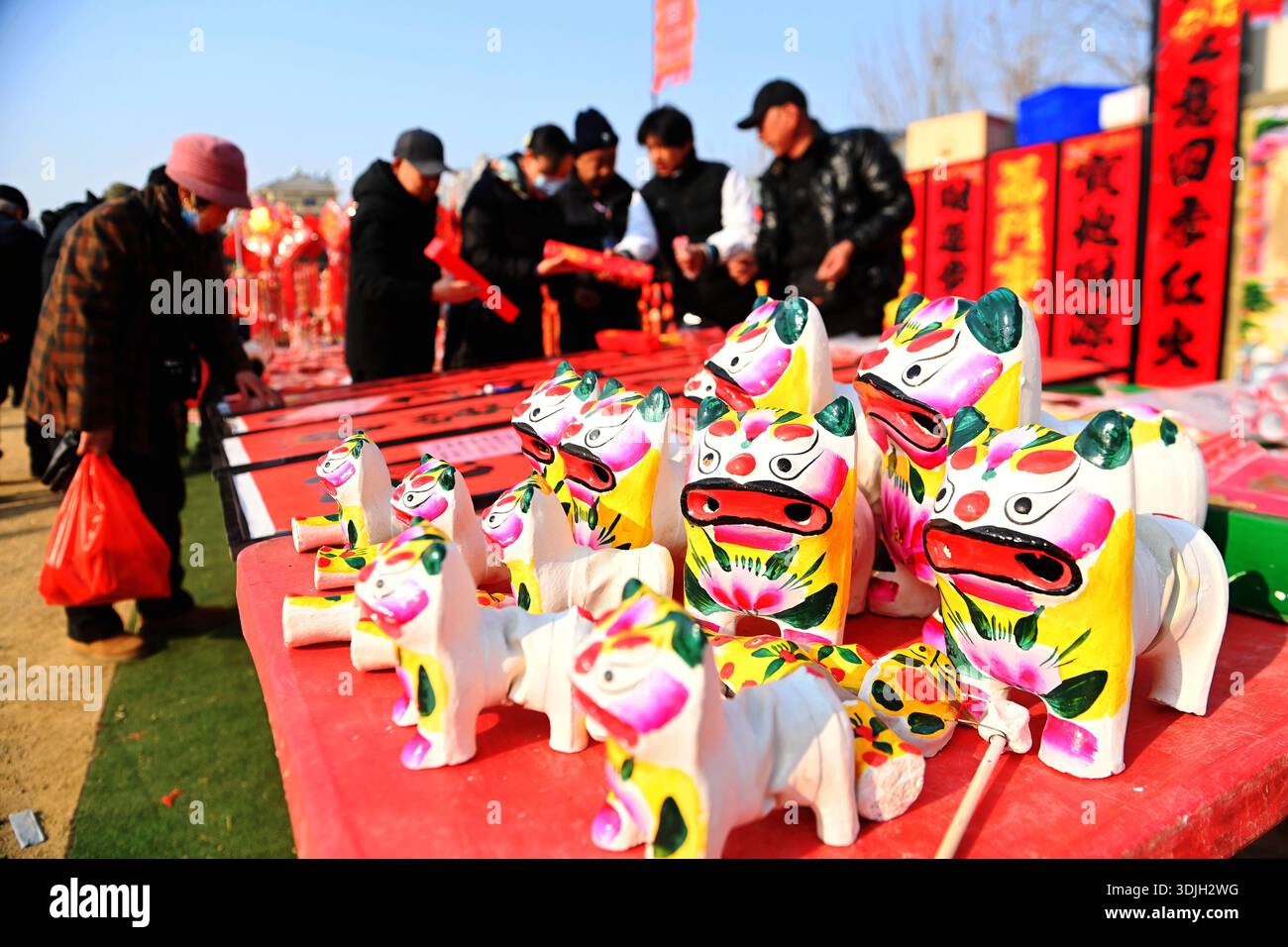 Shoppers crowd at Lingshanwei market for Lunar New Year goods in ...