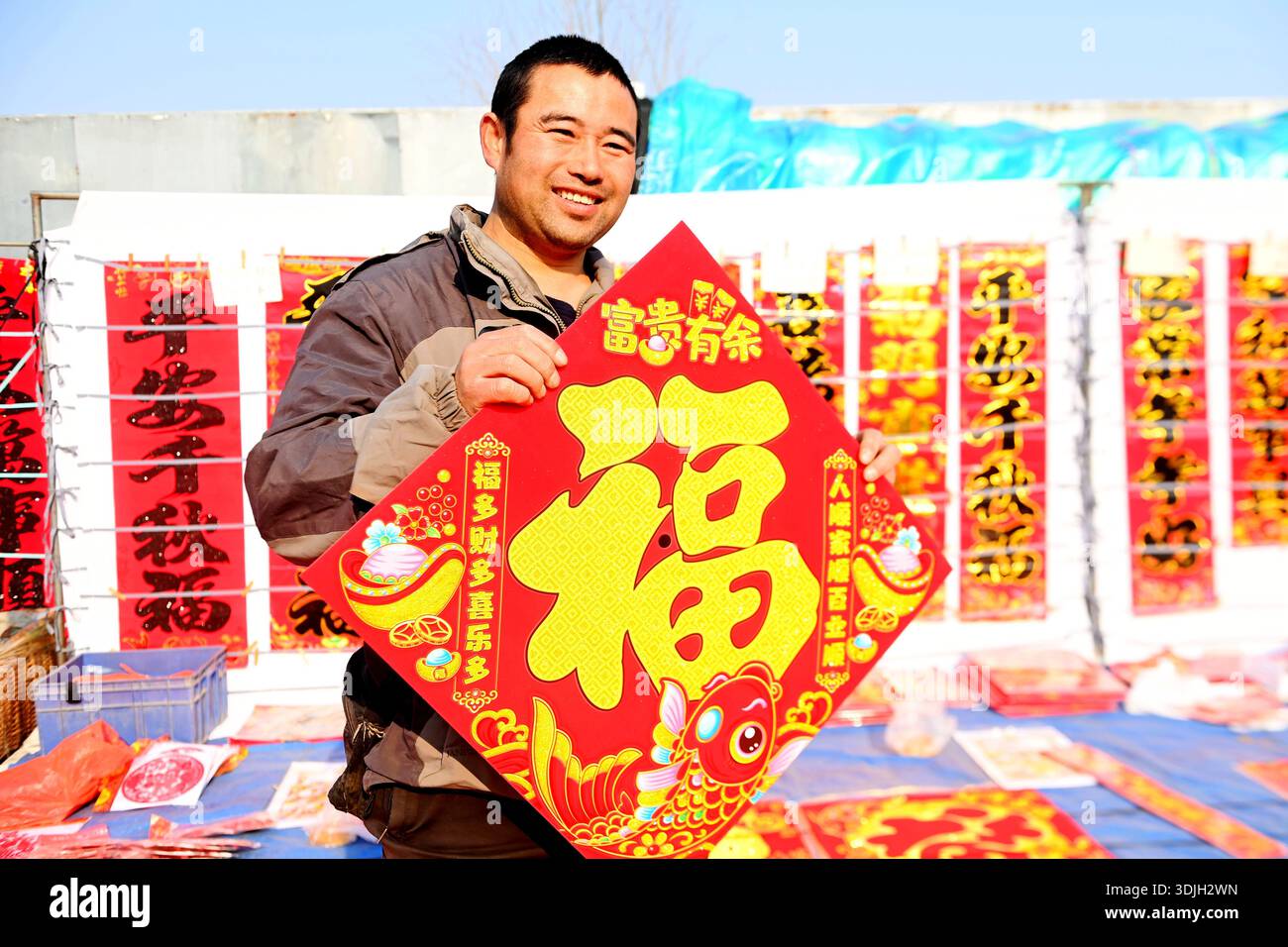 Shoppers crowd at Lingshanwei market for Lunar New Year goods in ...