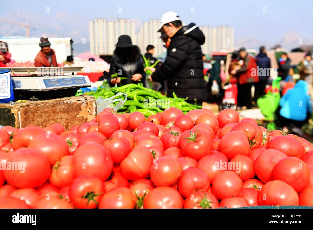 Shoppers crowd at Lingshanwei market for Lunar New Year goods in ...