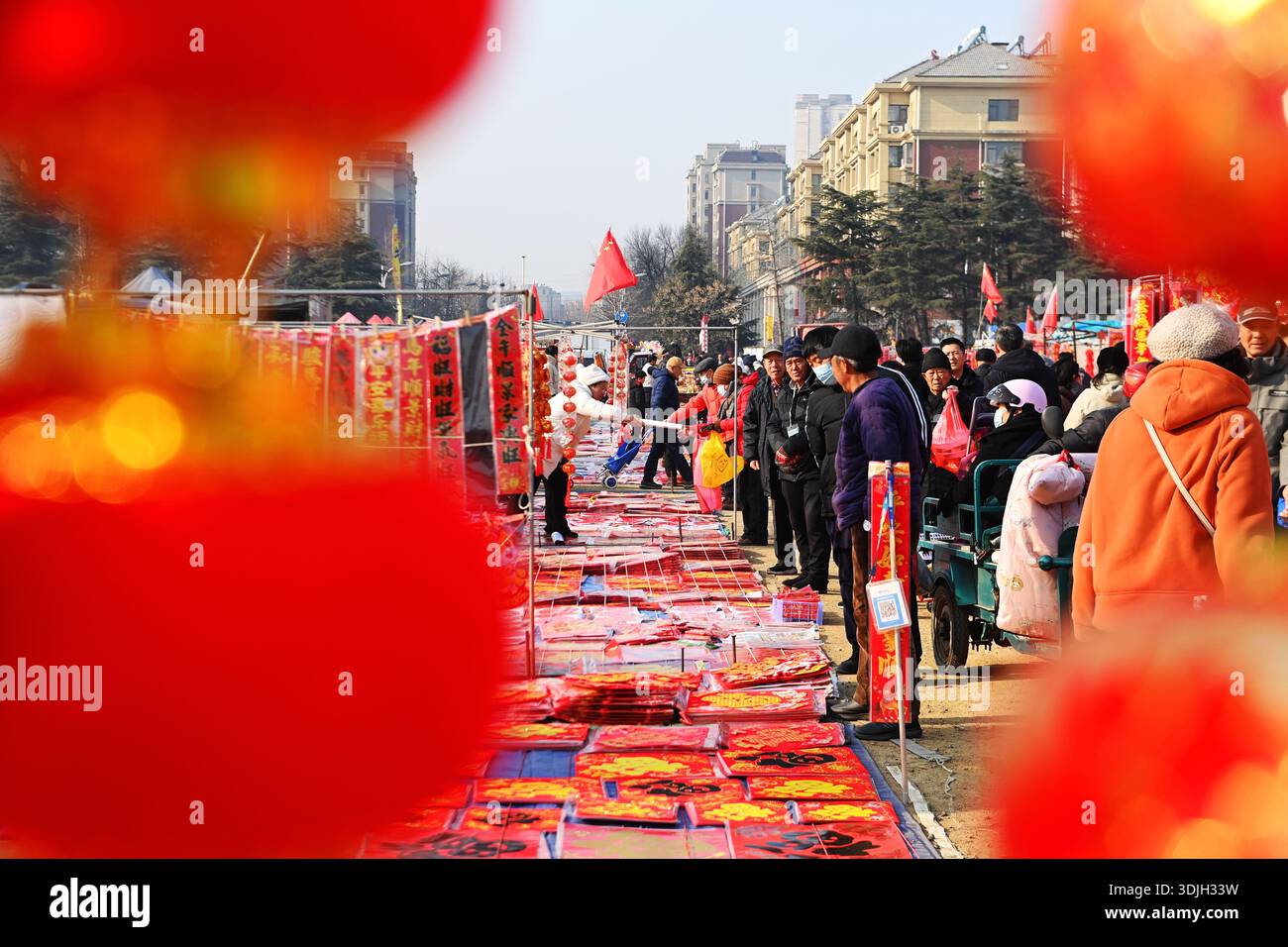 Shoppers crowd at Lingshanwei market for Lunar New Year goods in ...