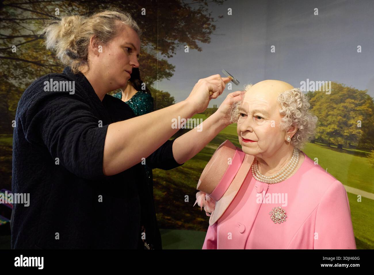 27 January 2026, Hamburg: Henriette Masmeier, make-up artist, uses a ...