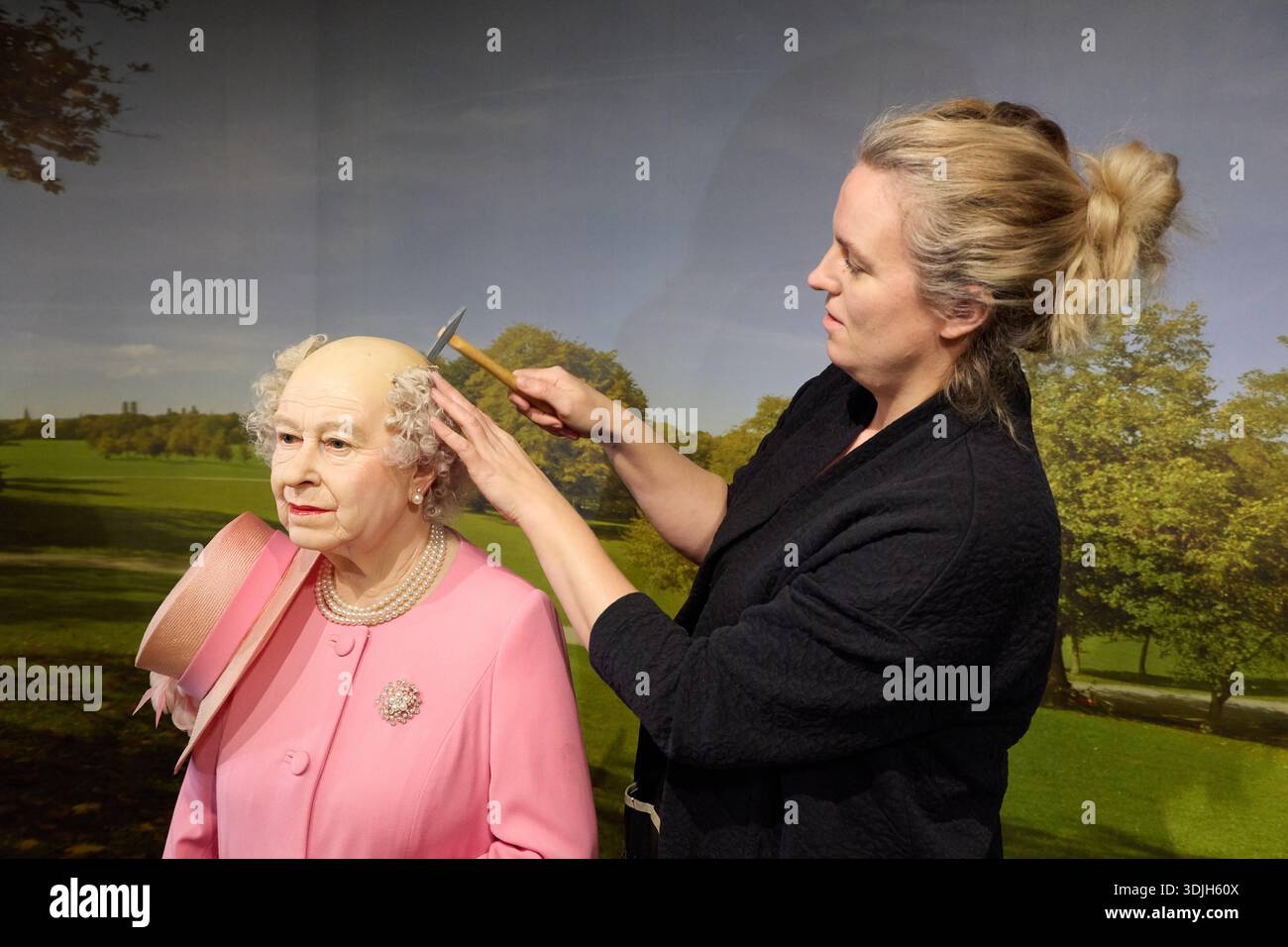 27 January 2026, Hamburg: Henriette Masmeier, make-up artist, uses a ...