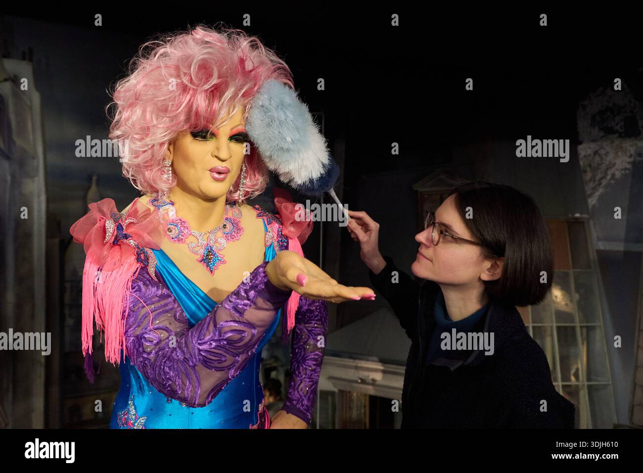 27 January 2026, Hamburg: Susanne Faerber (r), Managing Director ...