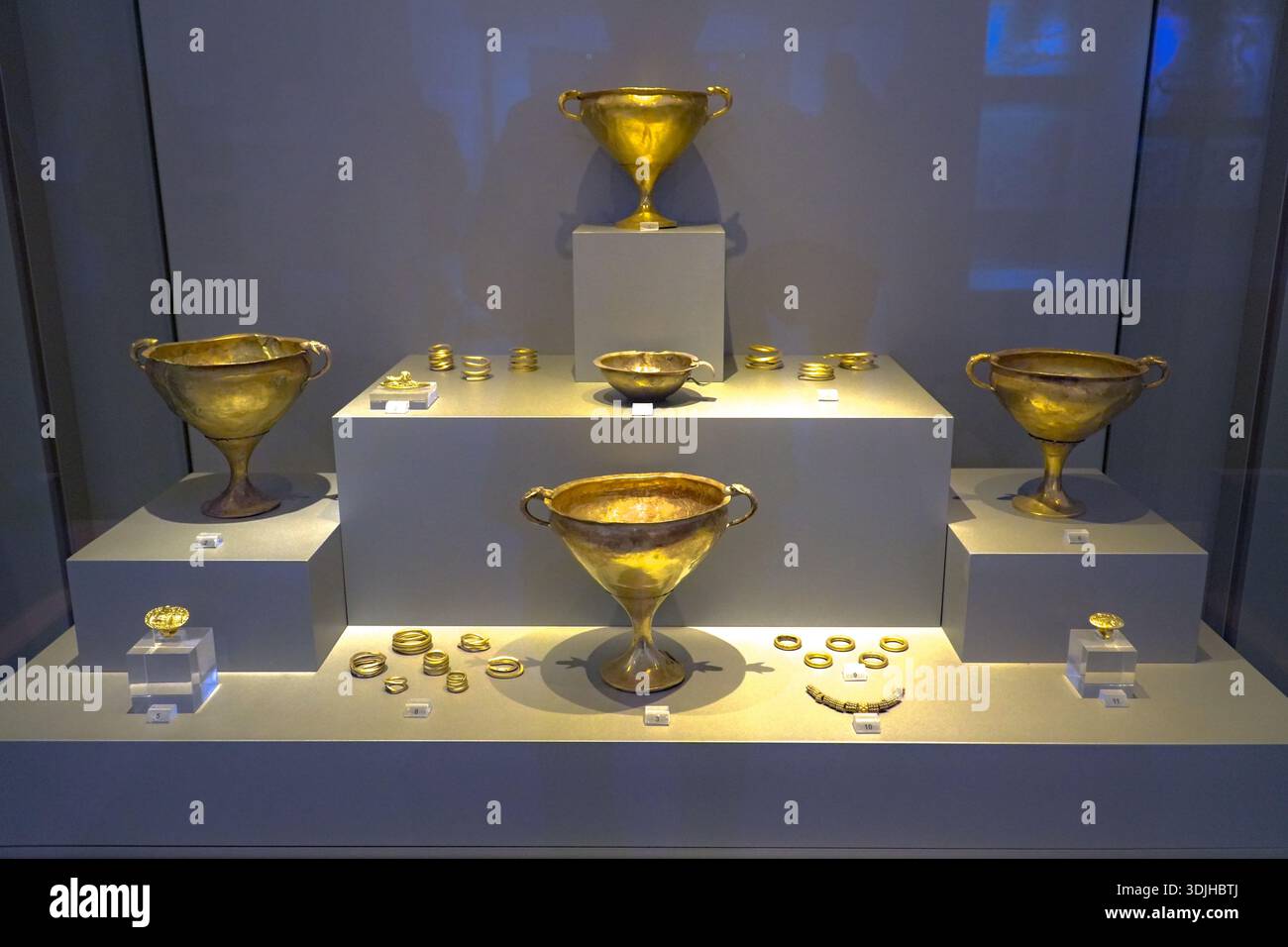 Gold treasures from Acropolis of Mycenae, including ornate cups and ...