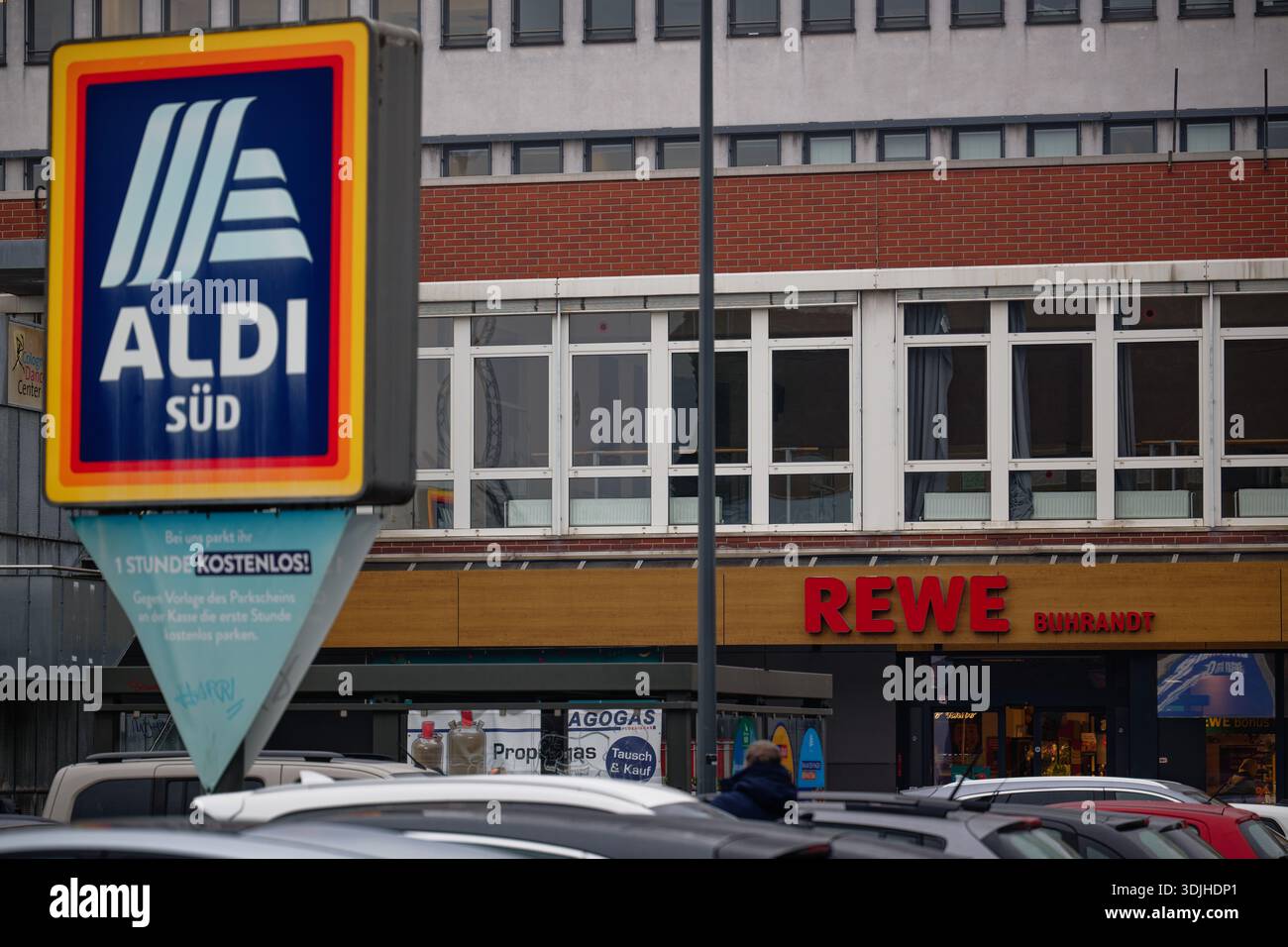 PRODUCTION - 26 January 2026, North Rhine-Westphalia, Cologne: A Rewe ...