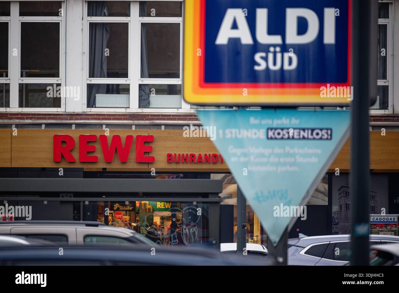 PRODUCTION - 26 January 2026, North Rhine-Westphalia, Cologne: A Rewe ...