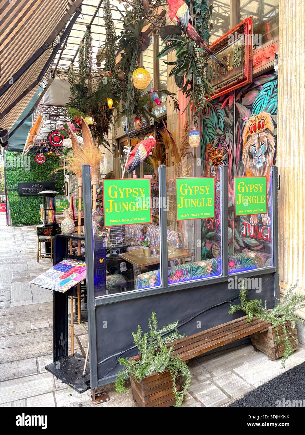 Gypsy jungle restaurant athens hi-res stock photography and images - Alamy