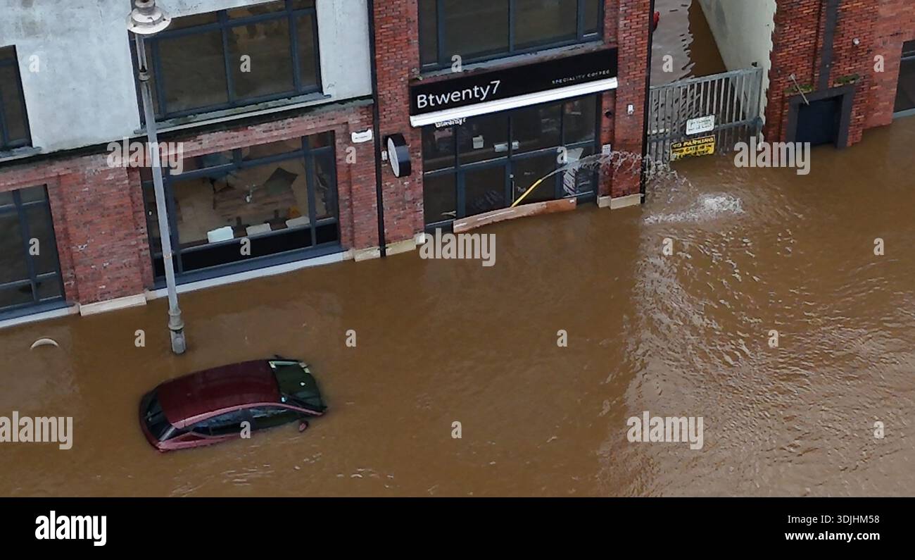 The River Slaney bursts its banks in Enniscorthy, Co Wexford. Hundreds ...