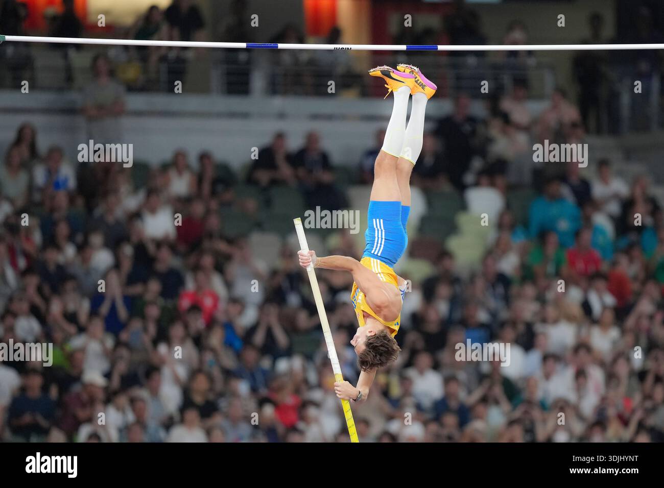 Swedish phenomenon Mondo Duplantis breaks the world pole vault record ...