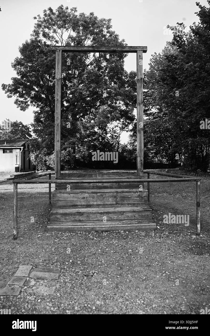 Gallows auschwitz concentration camp Black and White Stock Photos ...