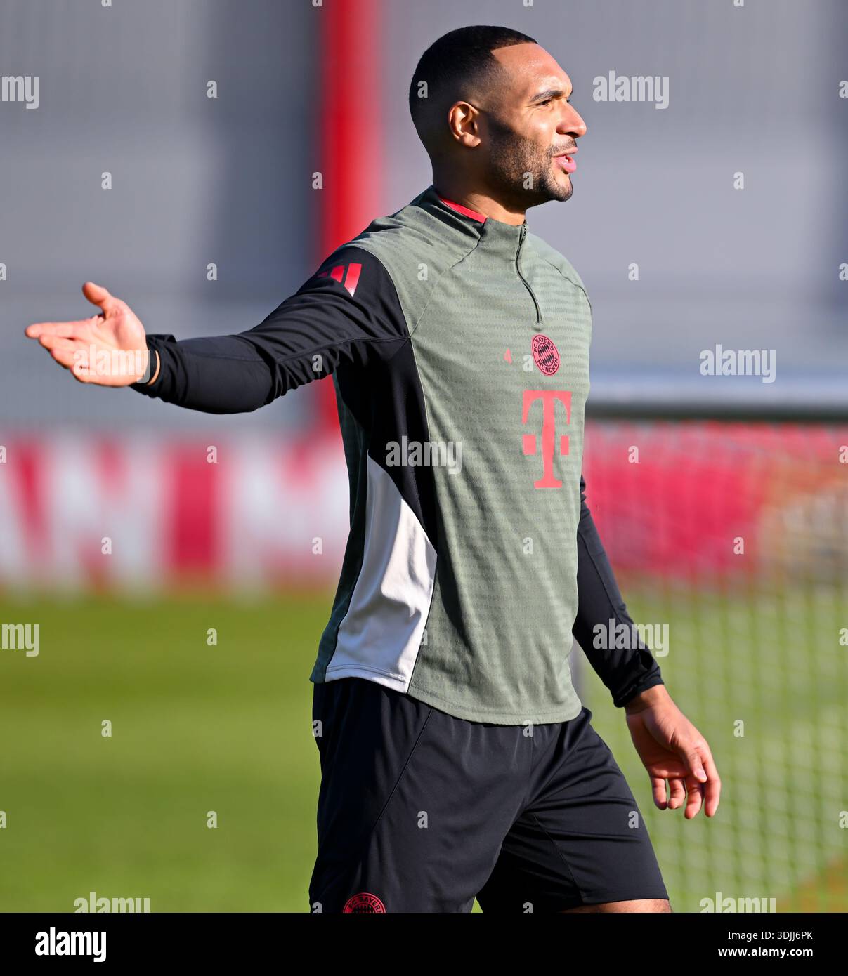 27 January 2026, Bavaria, Munich: Soccer: Champions League, PSV ...