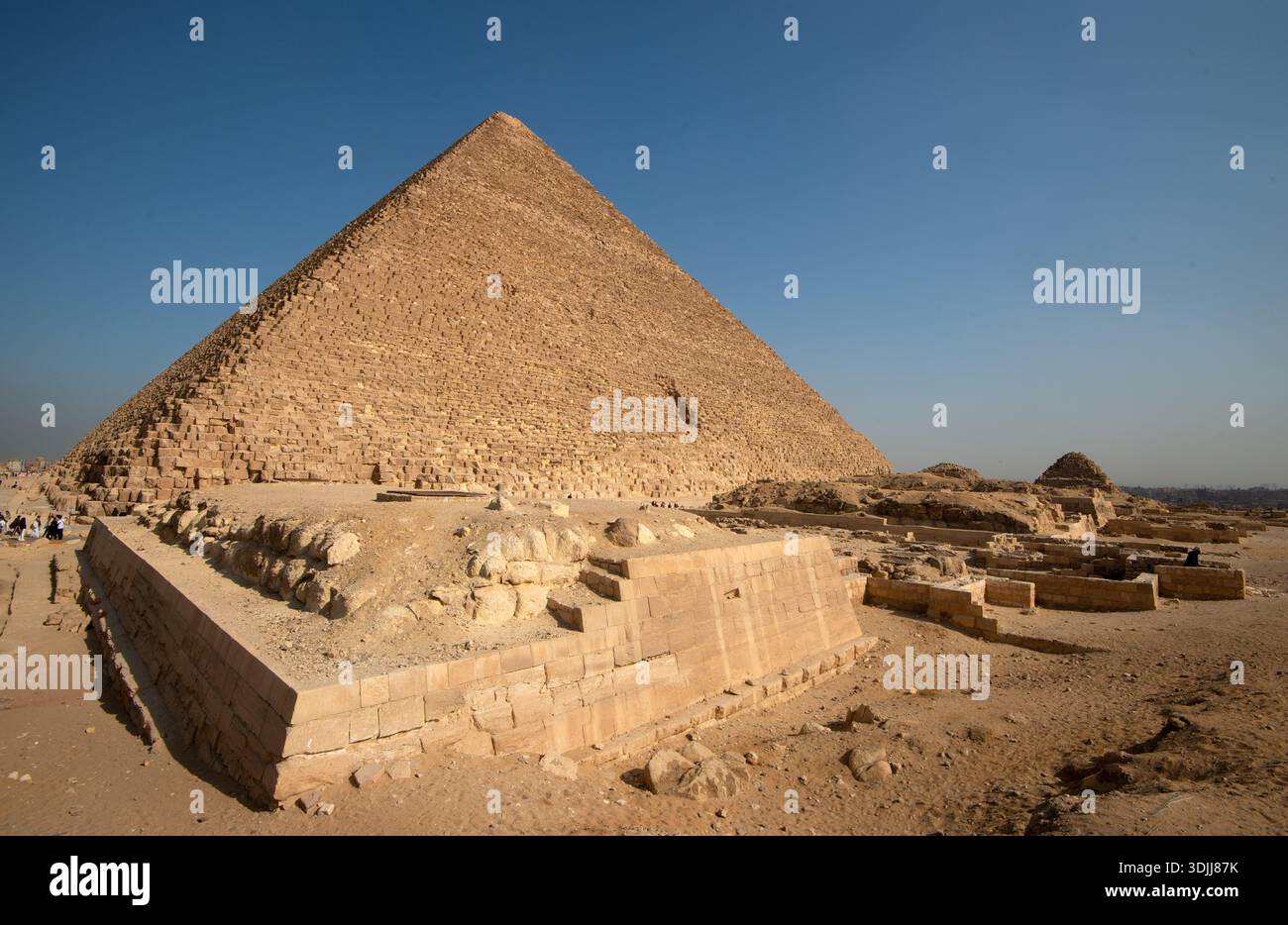 The Great Pyramid of Khufu ( Cheops ), with ruins of a small Pyramid in ...