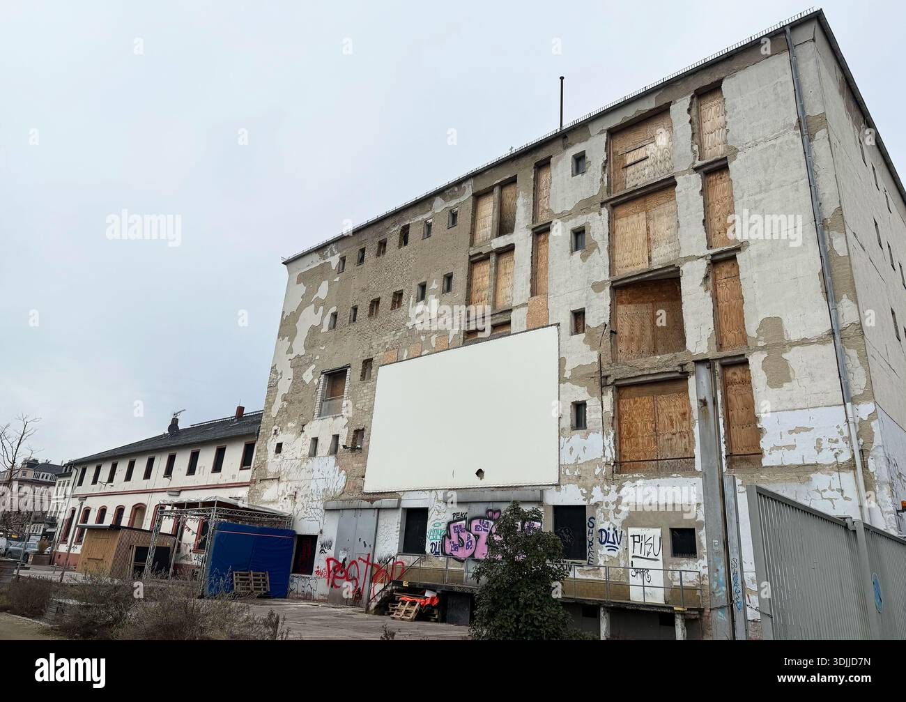 27 January 2026, Hesse, Wiesbaden: The historic customs warehouse on ...
