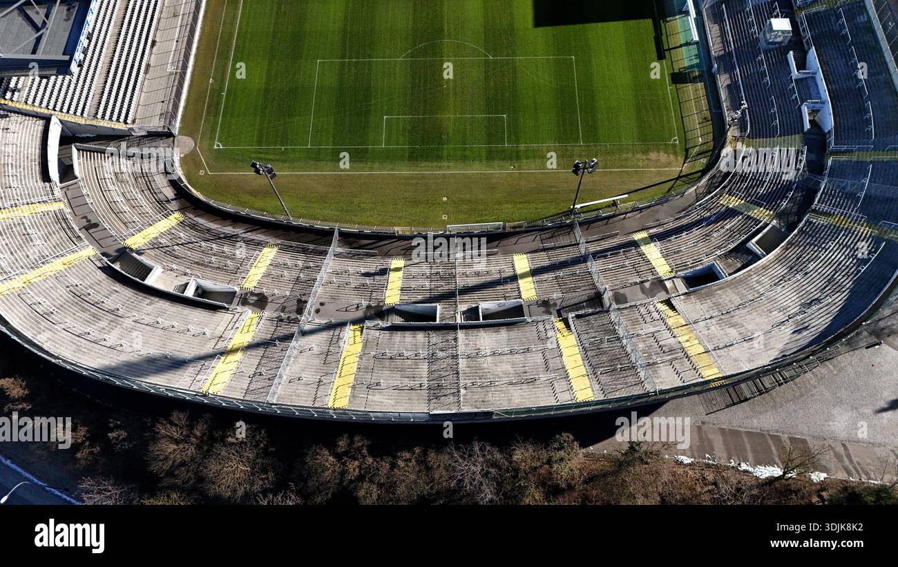 Hier der Blick auf das Städtische Stadon an der Grünwalder Strasse ...