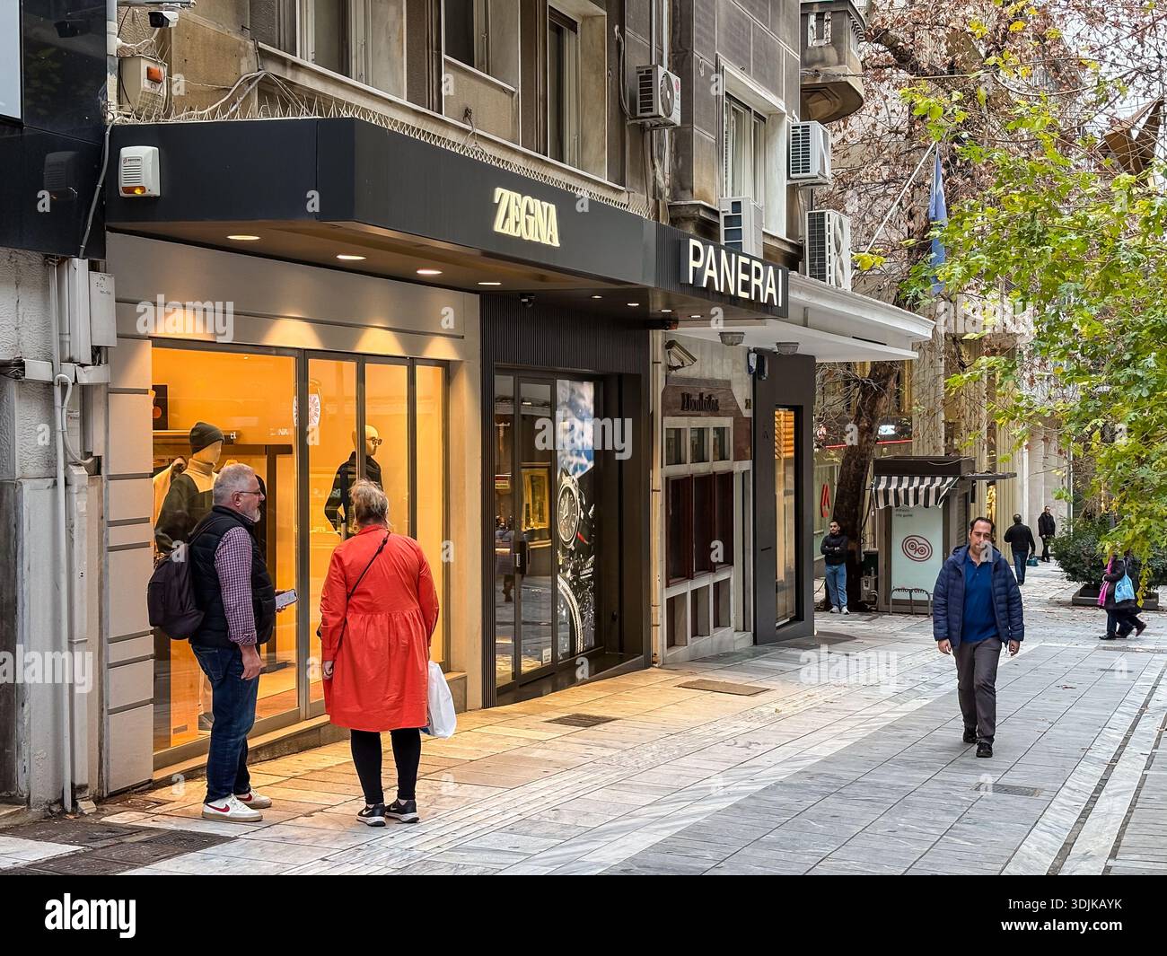 Odos voukourestiou scene hi-res stock photography and images - Alamy